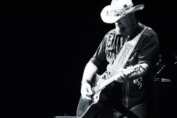 Wayne Mills Band and Johnny Neel to Appear at Legendary Colonel Toms ...